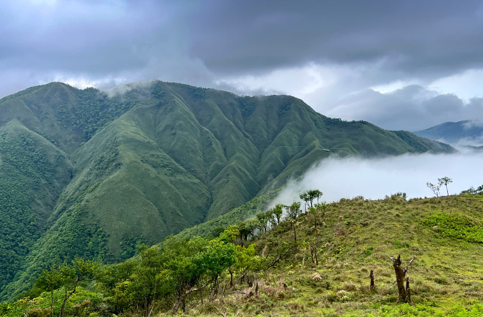 Hongludi Mountain Ridge Thru-hike